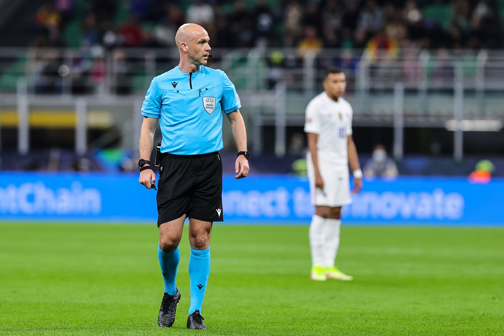 Sędziowie Taylor i Soares Dias wyciągamy kartki – AKO 6.34, 17.63 i ...